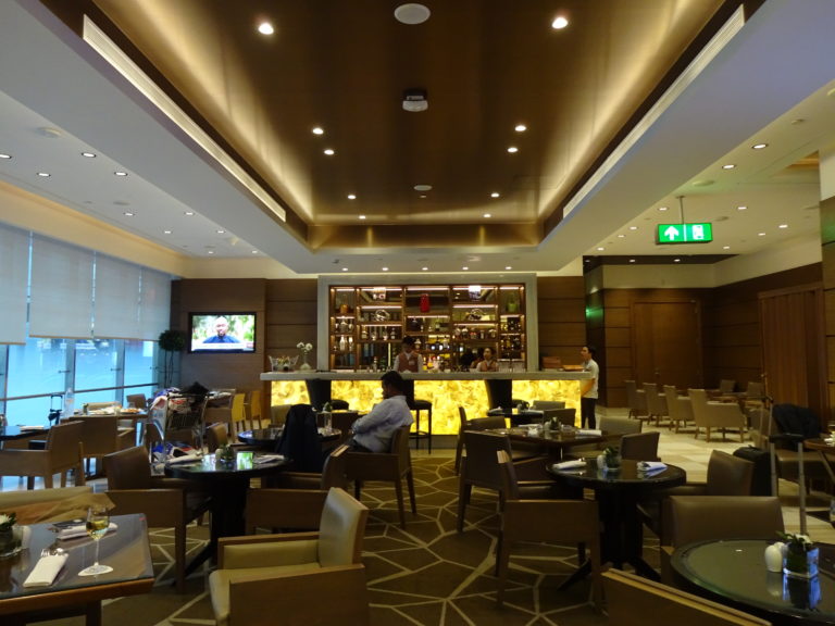 Review: Ahlan Business Class Lounge, Dubai Airport Terminal 1 - Live ...