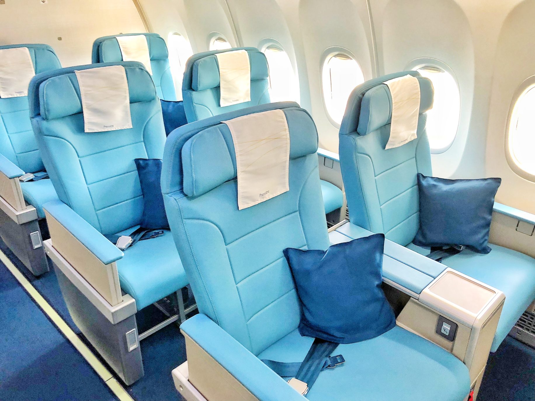 Review: Jet Airways 737 MAX Business Class - Live from a Lounge