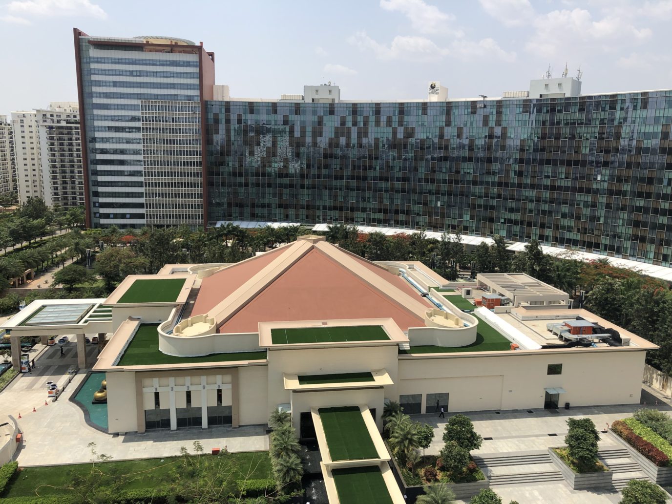 Review: Sheraton Grand Bengaluru Whitefield Hotel - Live from a Lounge
