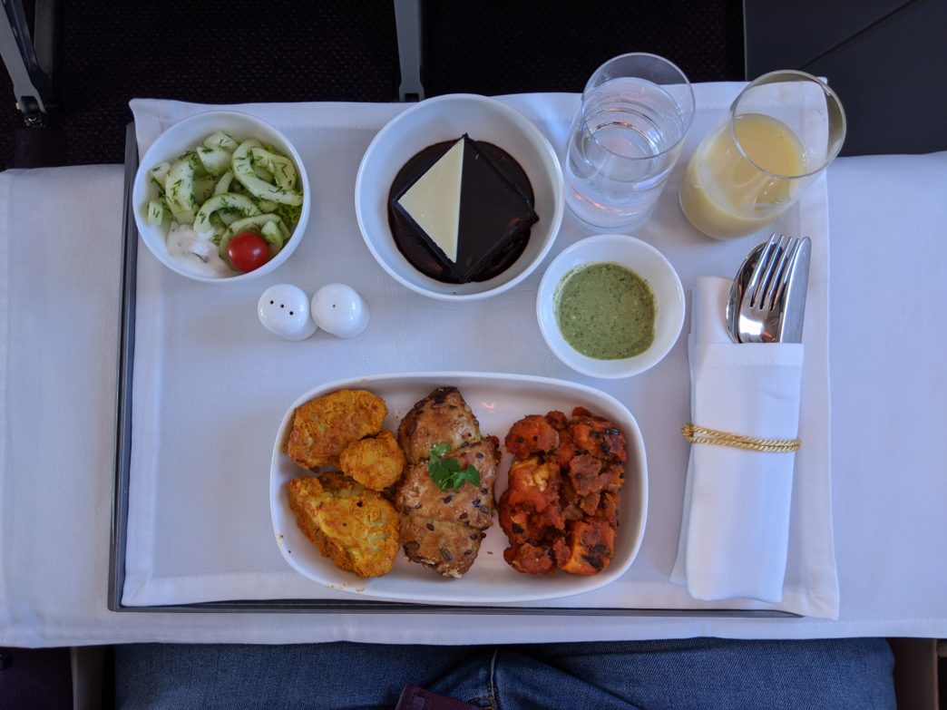 My Vistara "Refreshment" Breakfast flight - Live from a Lounge