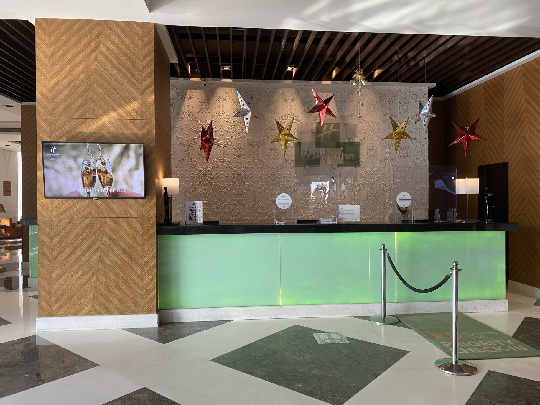 Hotel Review: Holiday Inn Amritsar Ranjit Avenue - Live from a Lounge