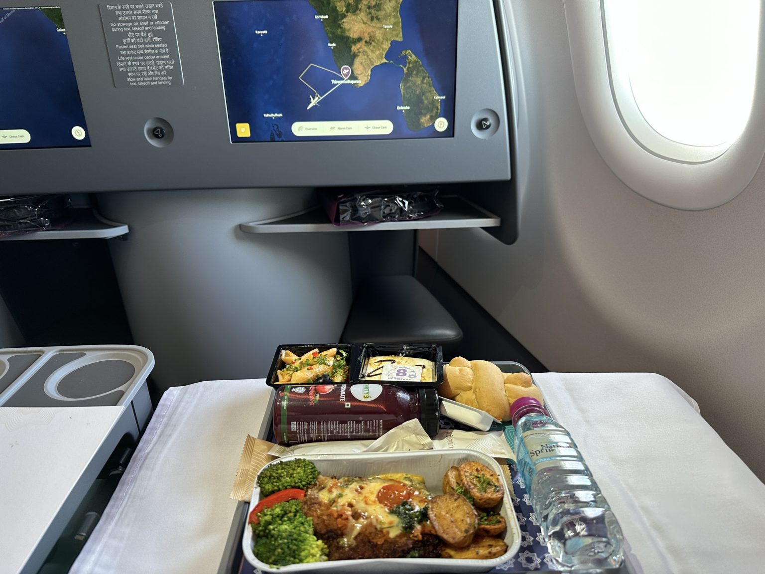 Vistara 8: Vistara’s eighth anniversary commemorative flight - Live ...