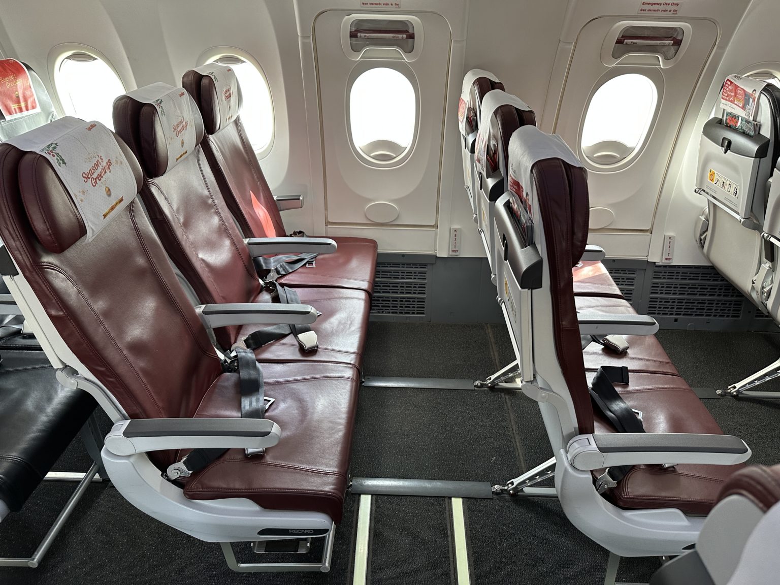 What is it like to fly a SpiceJet Boeing 737 MAX in 2023? - Live from a ...