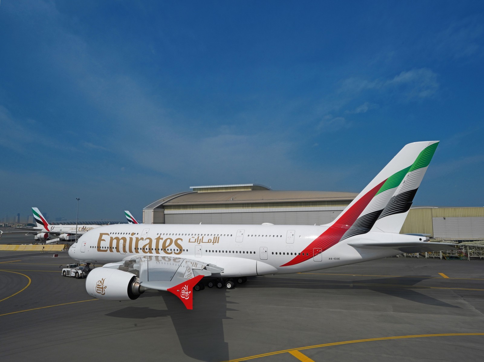 Emirates unveils new livery - Live from a Lounge