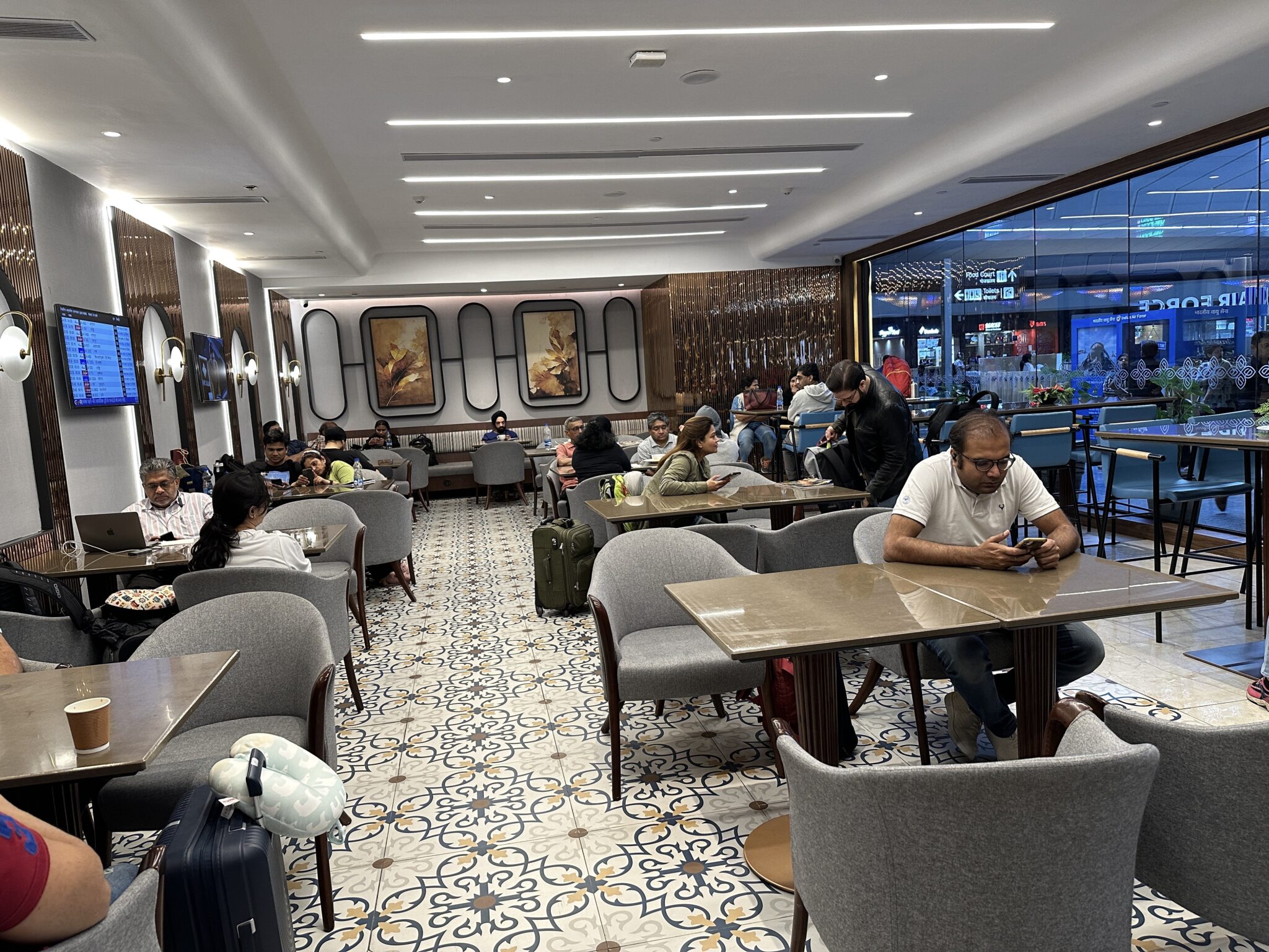 Review: Encalm Lounge Delhi Terminal 3 (Domestic) - Live from a Lounge