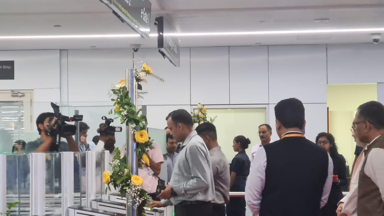 India launches fast-track immigration for Indian citizens / OCIs at ...