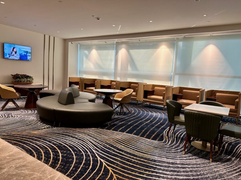 Review: Encalm Privé Lounge, Delhi Airport Terminal 3 (International ...