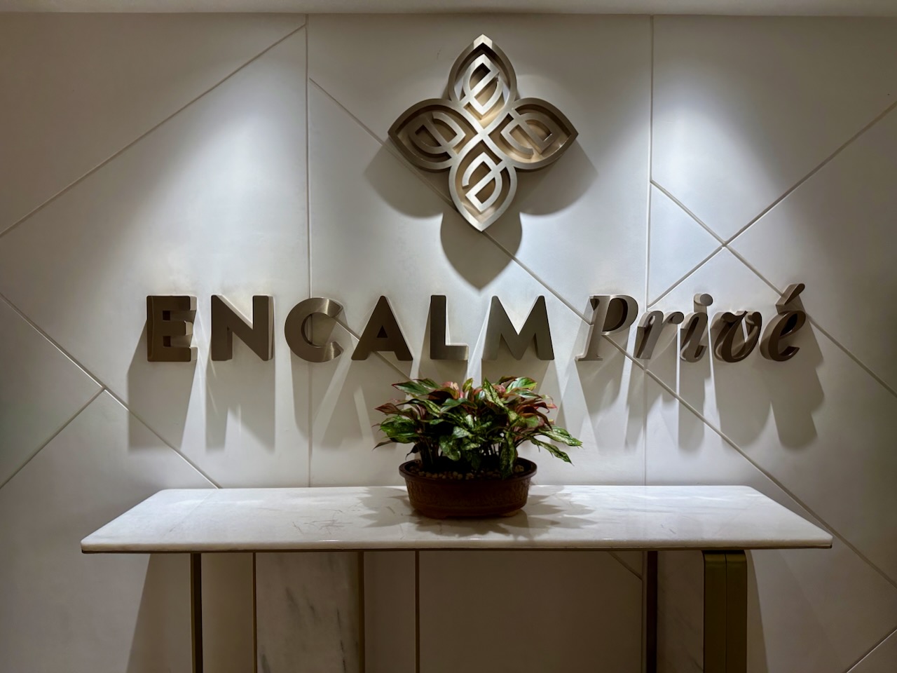 Review: Encalm Privé Lounge, Delhi Airport Terminal 3 (International ...