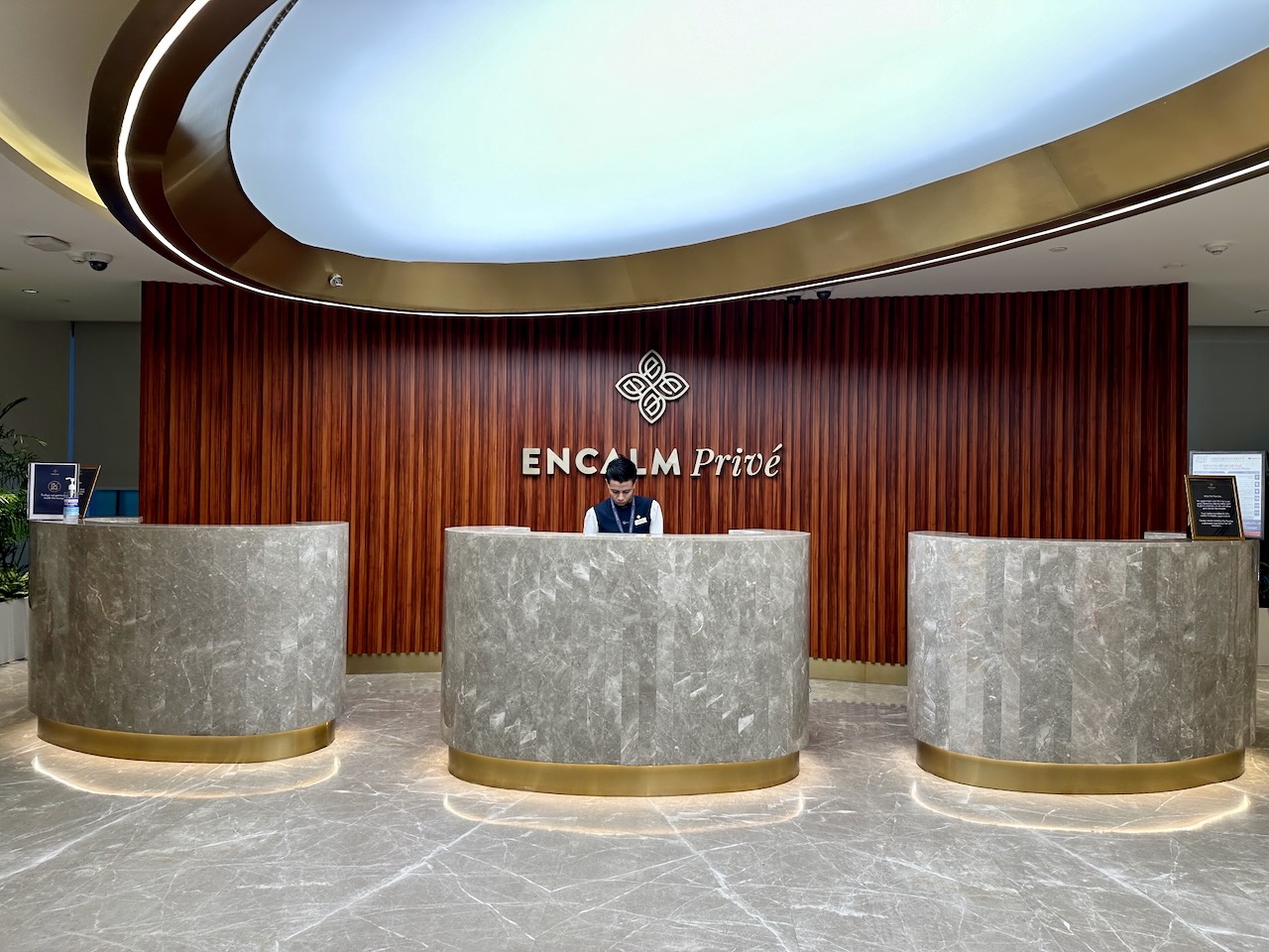 Review: Encalm Privé Lounge, Delhi Airport Terminal 3 (International ...