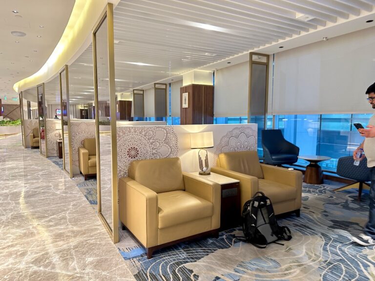 Review: Encalm Privé Lounge, Delhi Airport Terminal 3 (International ...