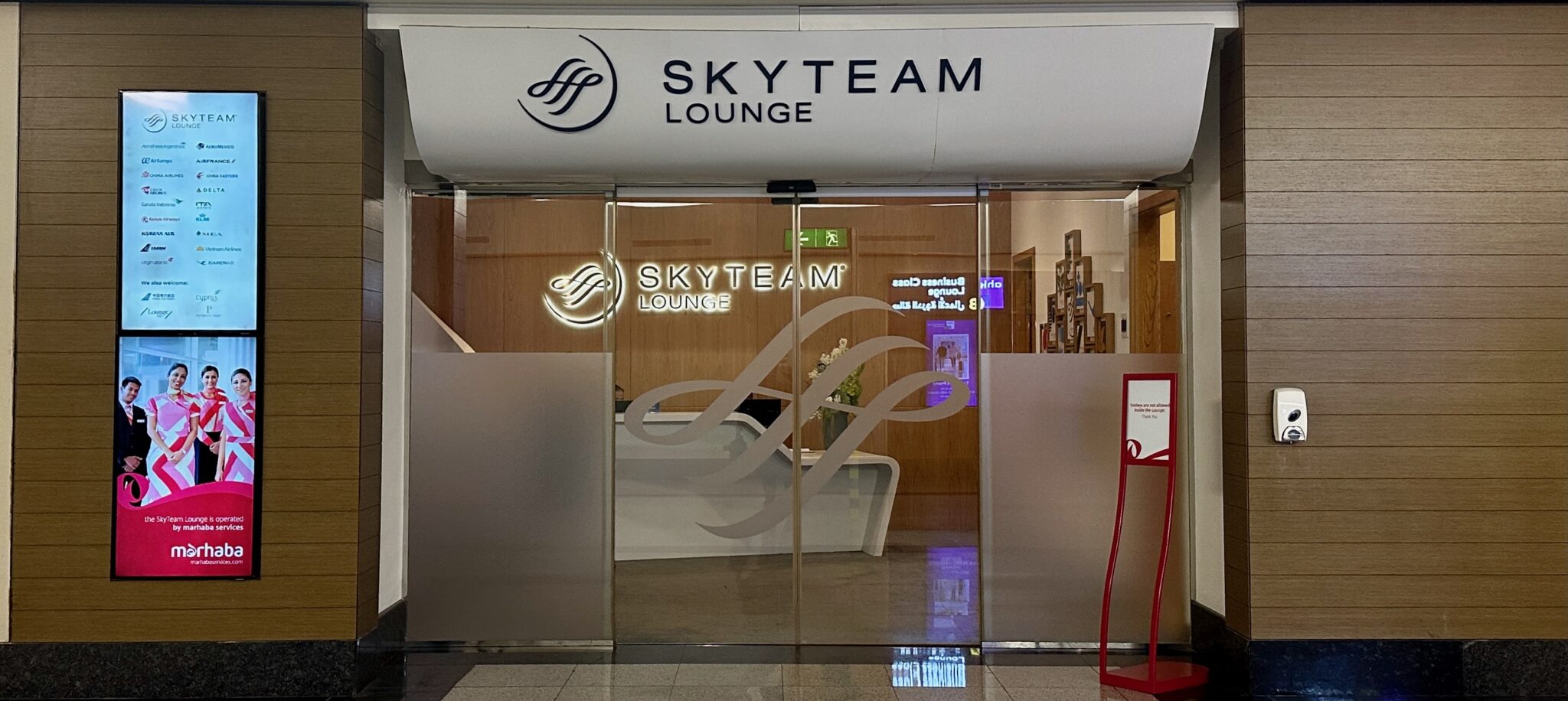 Review: Ahlan Business Class Lounge, Dubai Airport Terminal 1 - Live ...